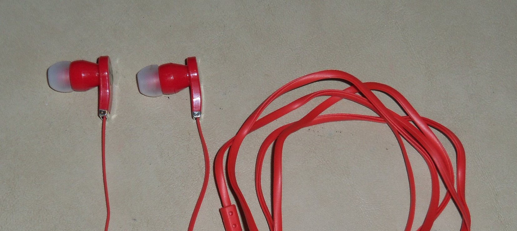 E-Circuit Earphones (Review) - Brittanygervin.com